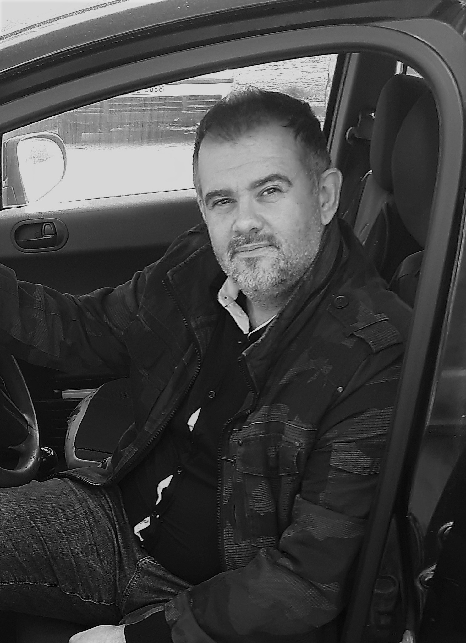 John Emmans: «Το κάτι από μένα κι ένα ακόμη, ακυκλοφόρητο βιβλίο είναι ...